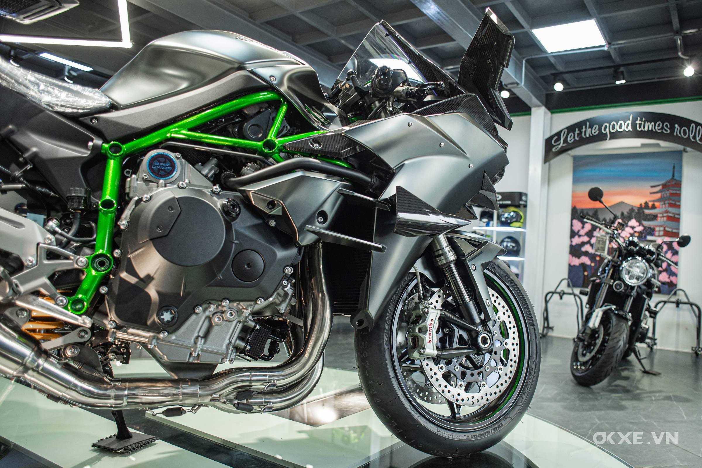 Kawasaki Ninja H2R 2023 đầu tiên về Việt Nam giá 1,83 tỷ đồng