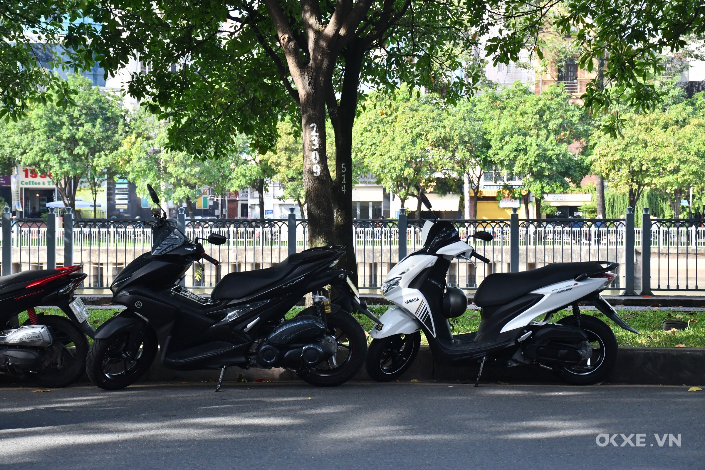 Lỗi đỗ xe máy dưới lòng đường phạt bao nhiêu?