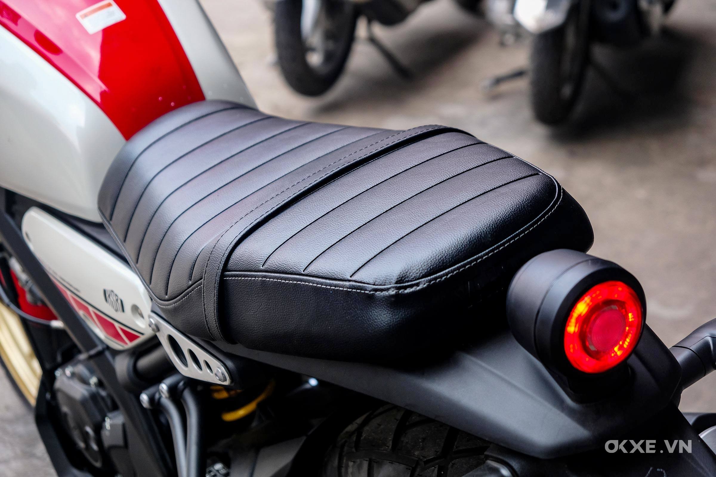 So sánh giá xe XS155R 2023 chính hãng và giá XSR 155 nhập khẩu tư nhân