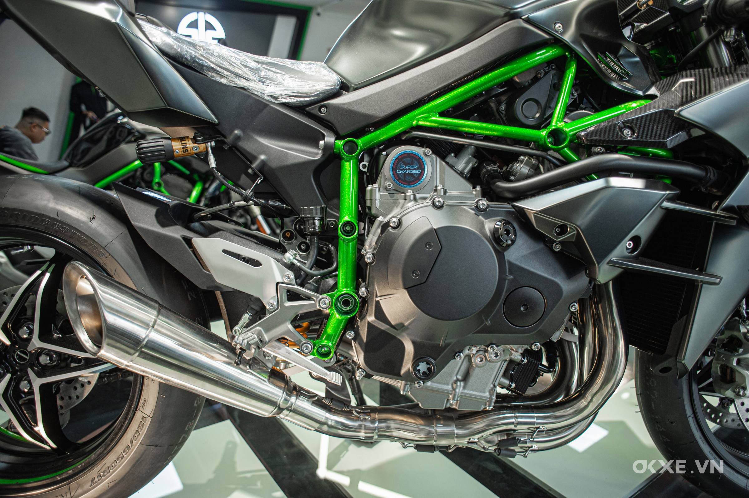 Kawasaki Ninja H2R 2023 đầu tiên về Việt Nam giá 1,83 tỷ đồng