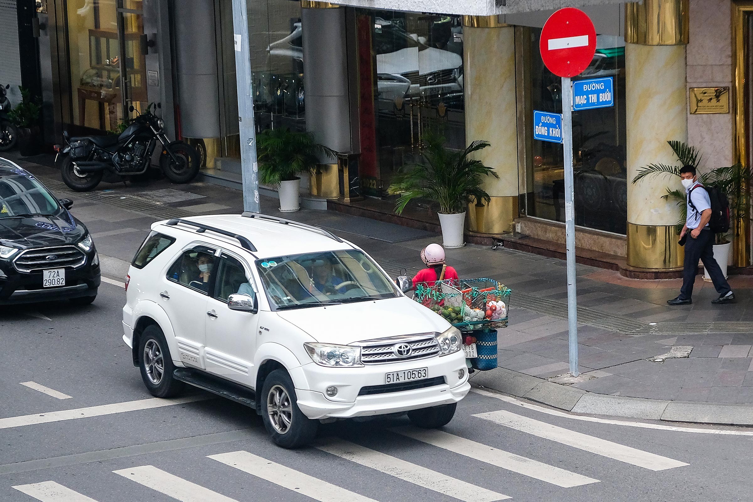 Lỗi Chạy Ngược Chiều Xe Máy Bị Phạt Bao Nhiêu
